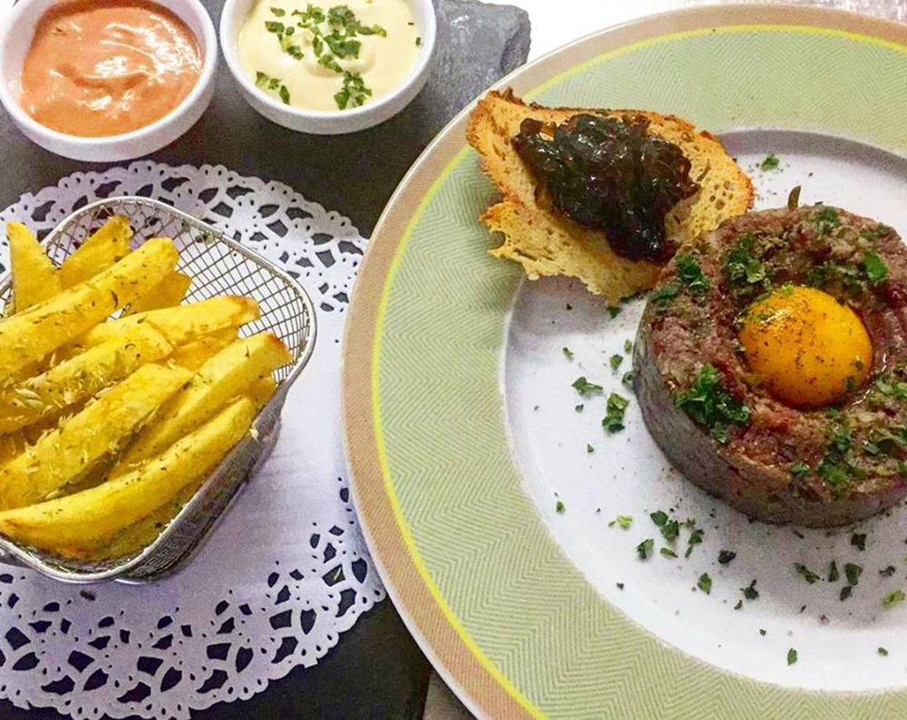 Explore os sabores alentejanos no Restaurante Fialho, em Évora ...